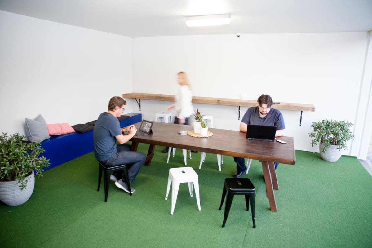 Coworking Desks for 4 - $420/desk /month - Ormeau (Ref:b3a00db13e2d7 ...