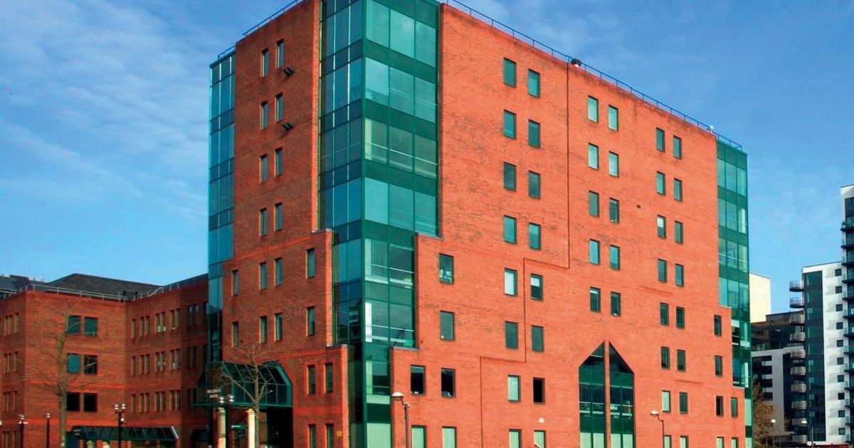 %spaceTypeName% for %accommodates% - %price% - Newham (Ref:%spaceUuid ...