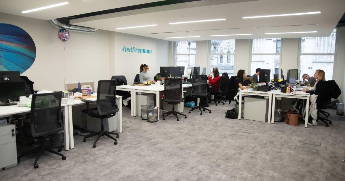 Greater Office Space for Rent - 18 Offices | Rubberdesk (UK)