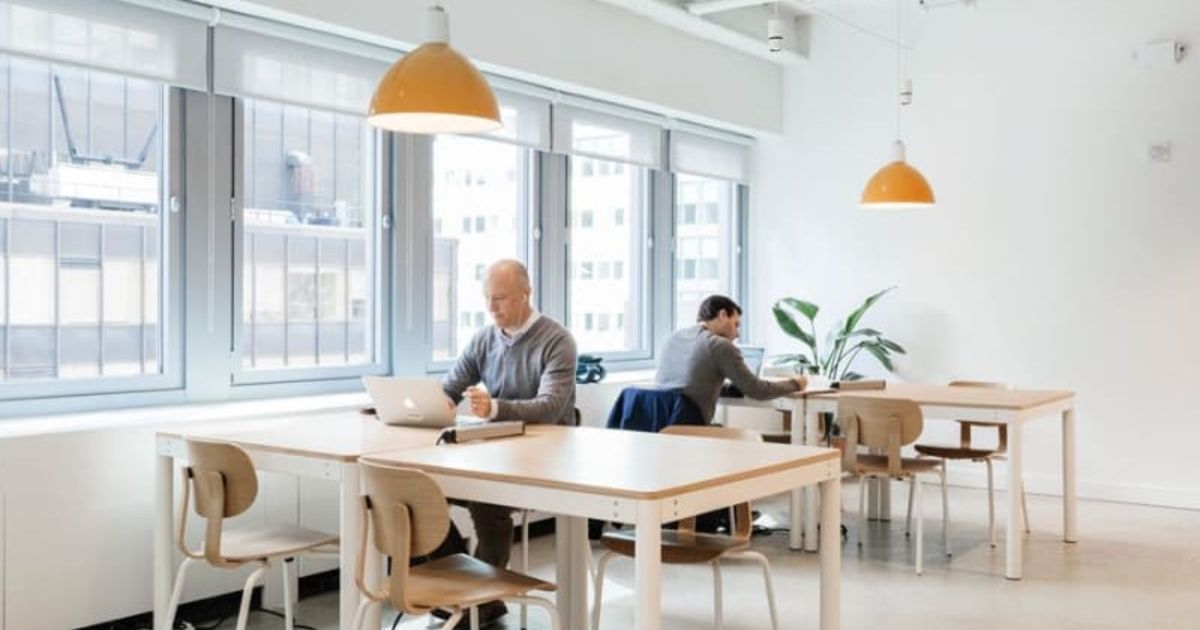 A Simple Guide to Serviced Offices vs. Coworking | Rubberdesk