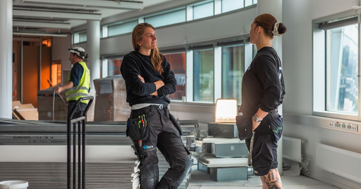 Ellie og Anna er elektrikere i Eltera Nesbru