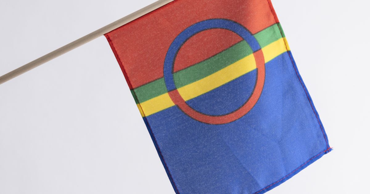 Kjøp samisk flagg på pinne på nett │ Oslo Flaggfabrikk