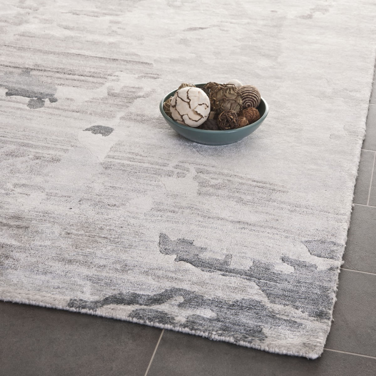 Safavieh Tibetan Tb941A Silver | Rug Studio