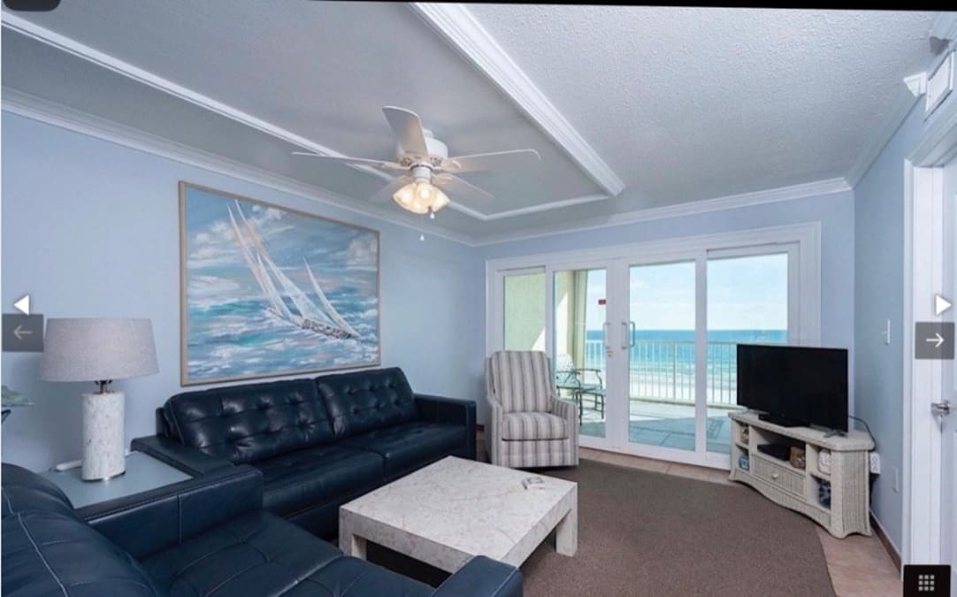 Beautiful Beachfront @ the Castaways - Castaways