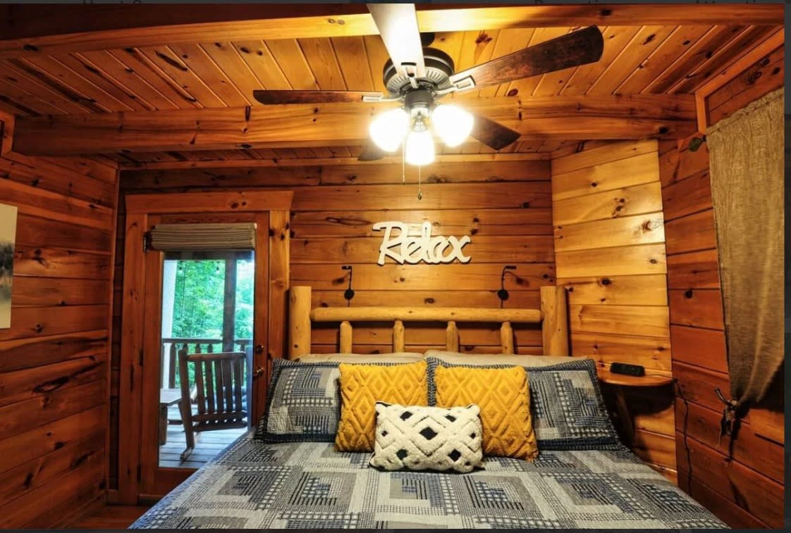Secluded Cabin for Couples - Gatlinburg Area