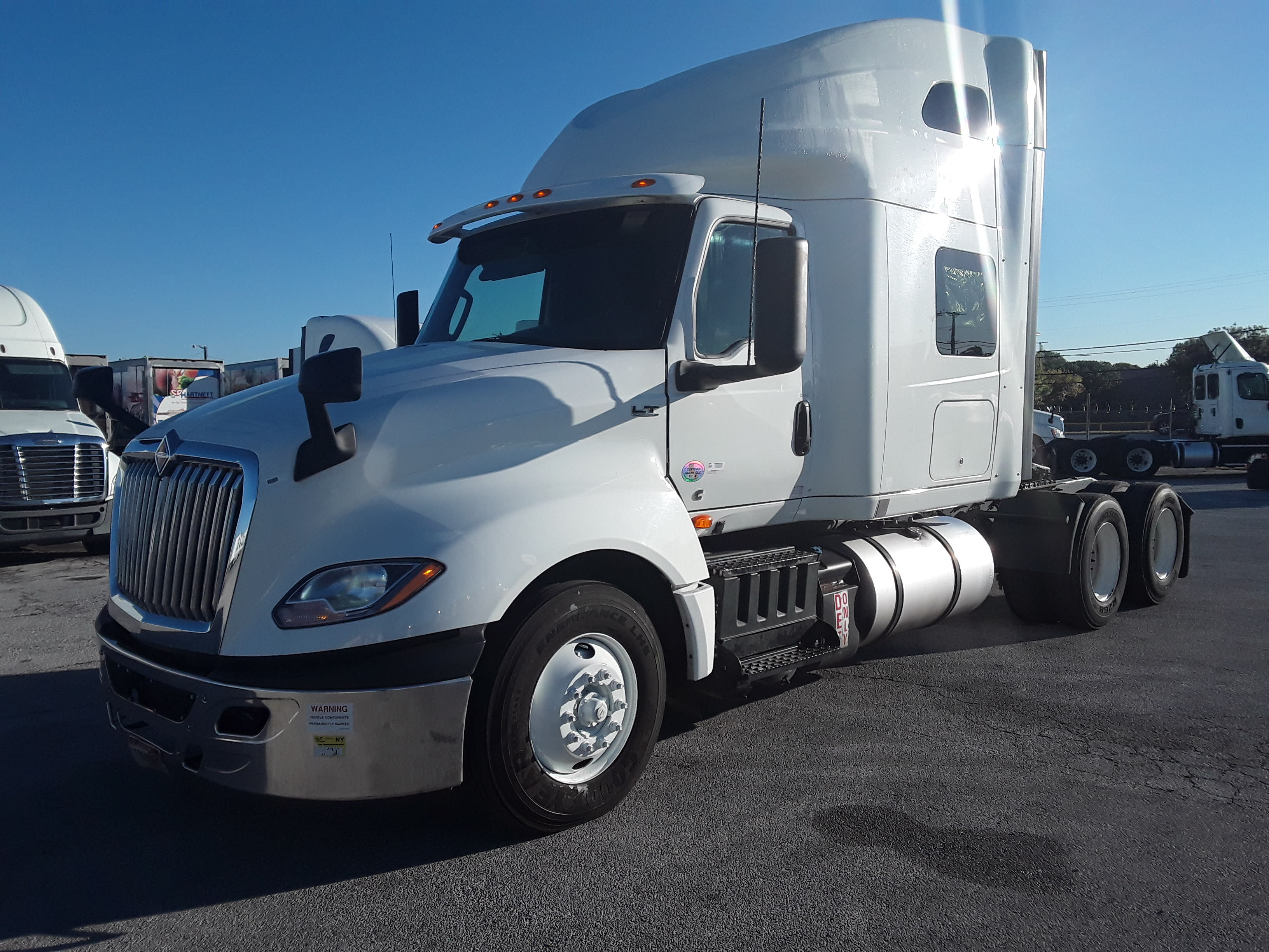 Navistar International LT625 SLPR CAB