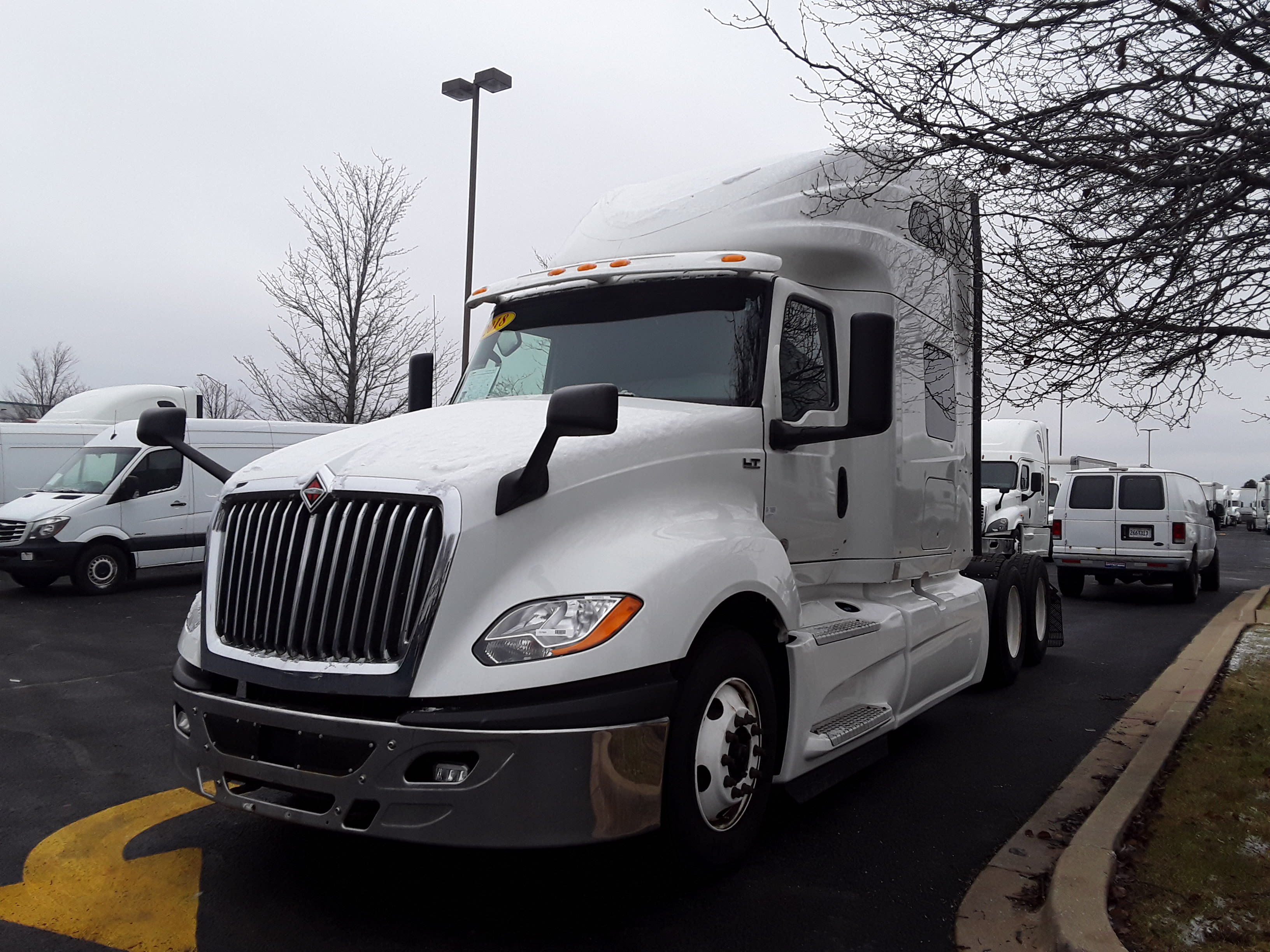 Navistar International LT625 SLPR CAB