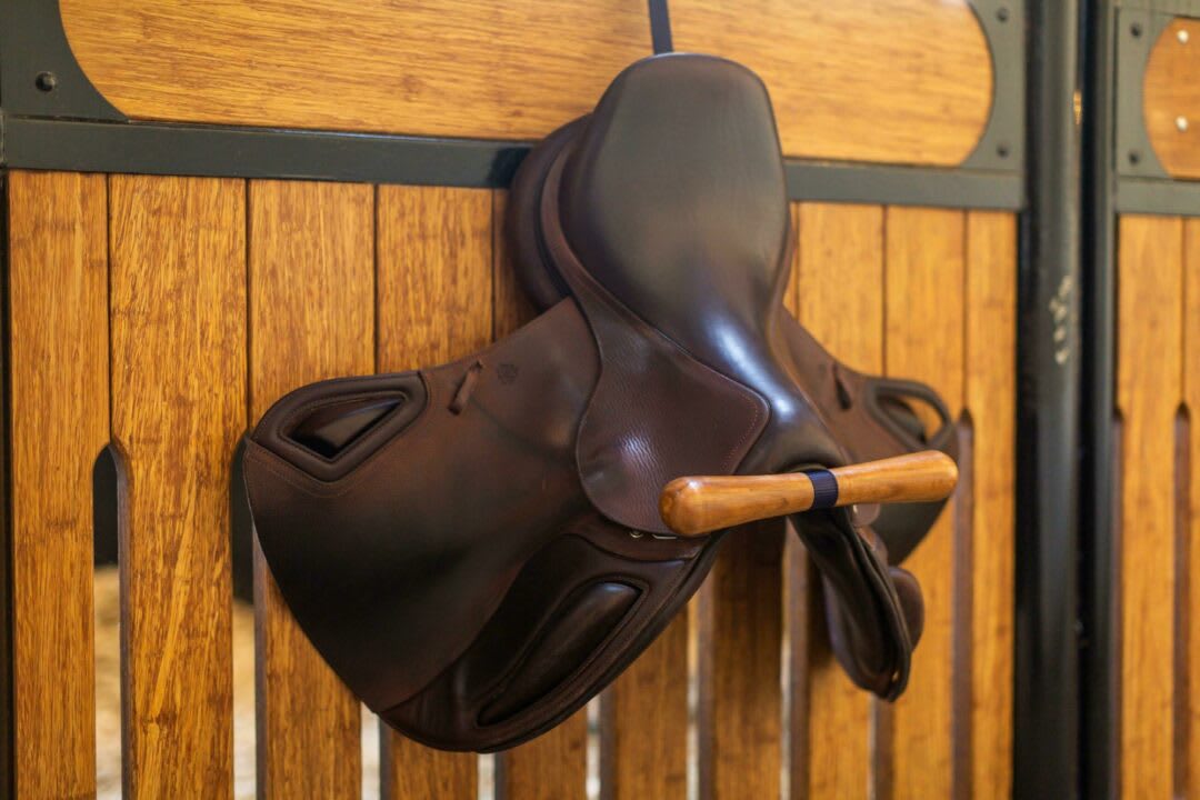 Dyon Saddle T Hanger Ryttersport - norsk leverandør av premium ...