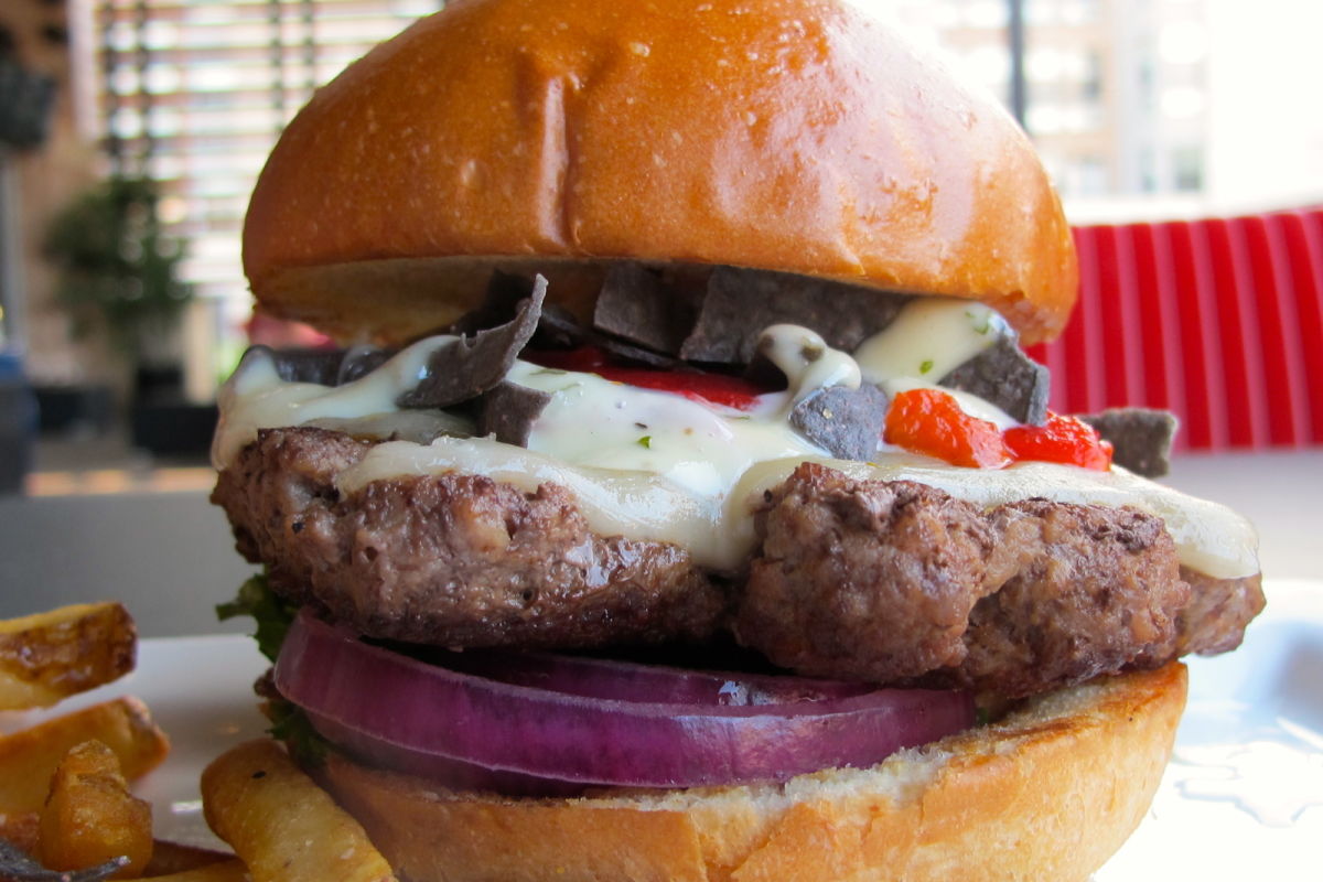 Gridiron Cheeseburger | Houstonia Magazine