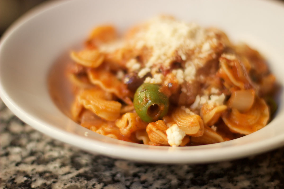 SMooCH Benefit Concert At The Showbox, Melrose Market Holiday Fair ...