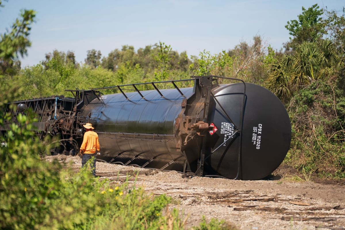 Train Carrying 30,000 Gallons of Propane Derails Near SRQ Airport ...