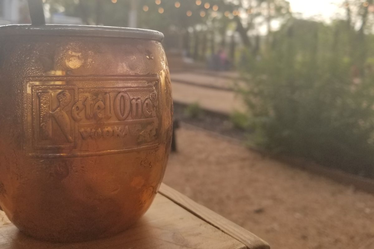 NettBar Is an Unlikely Neighborhood Haunt | Houstonia Magazine