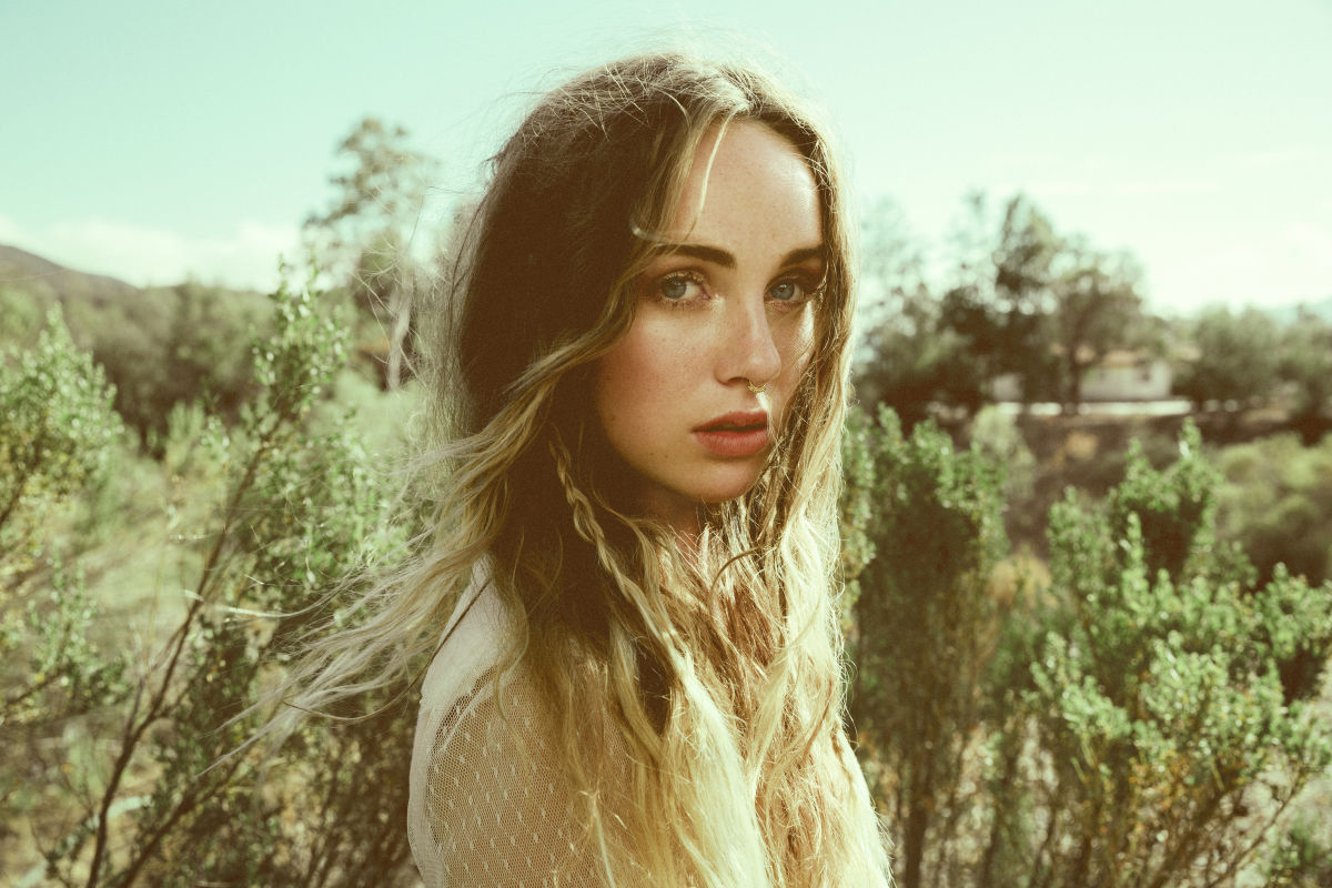 Playing Houston's House of Blues, Zella Day strings along a set list of ...