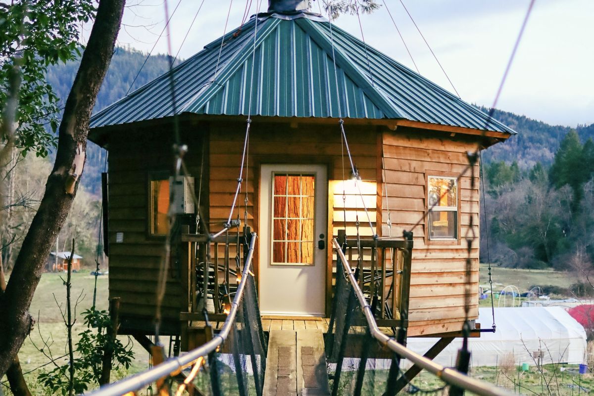 Fall Getaway: Wacky Roadside Attractions and Treehouse Hotels Await in Southern Oregon ...