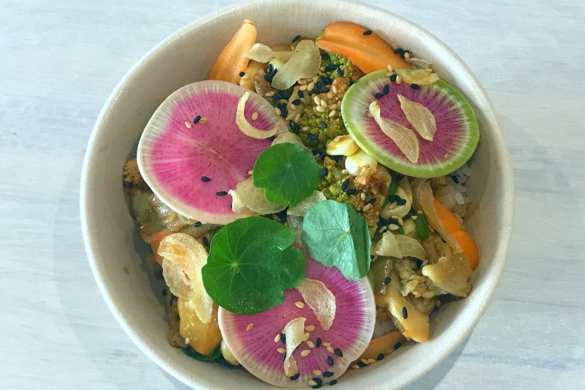 First Bite: Seaside Poke | Houstonia Magazine