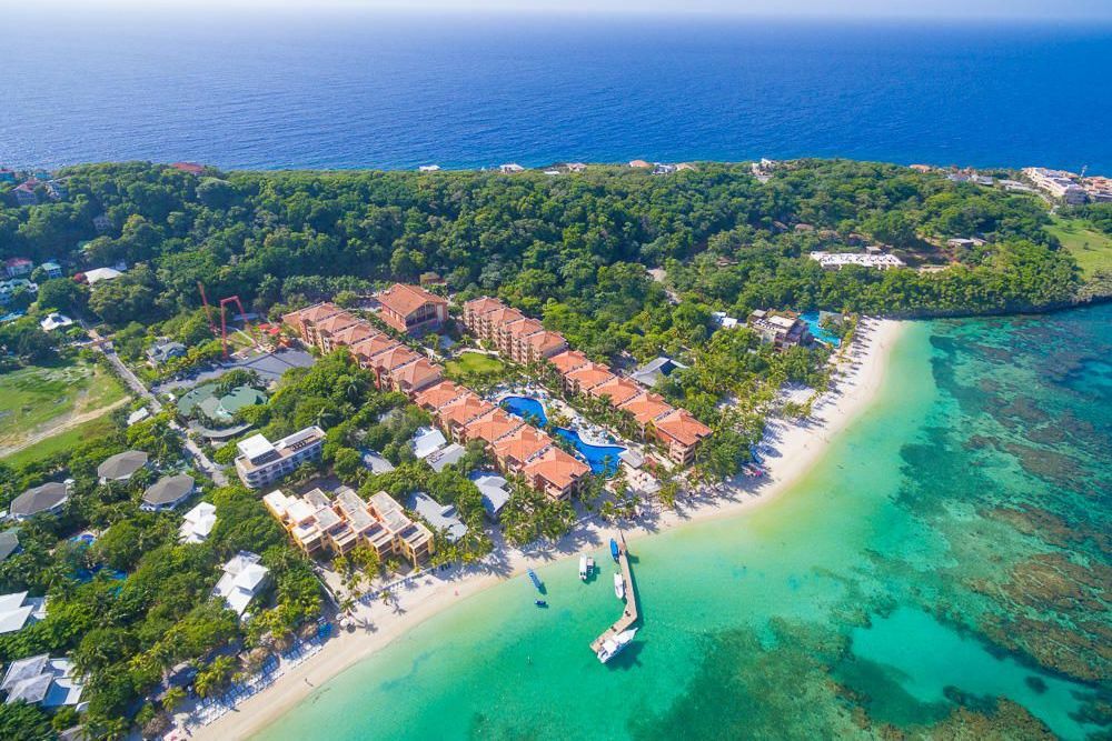 News Flash 📸 Infinity Bay Resort on the Island of Roatan Has an Amazing ...