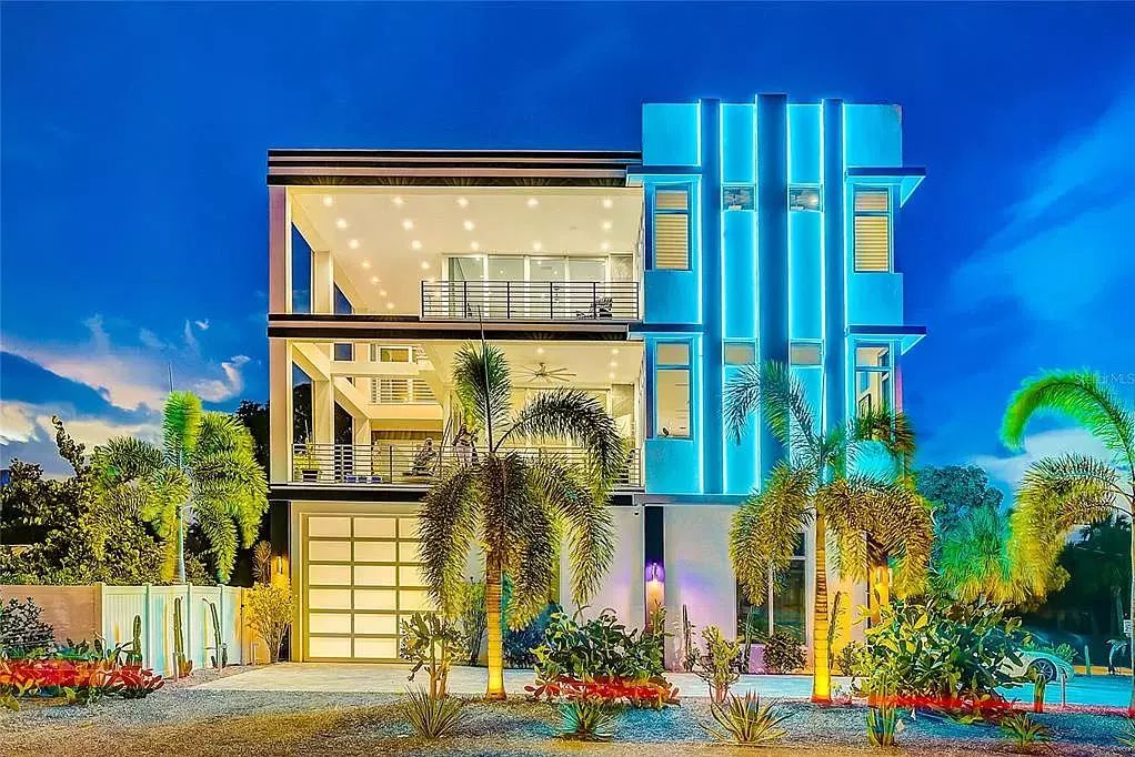 The Lido Key 'Pirate House' Is Headed to Auction | Sarasota Magazine