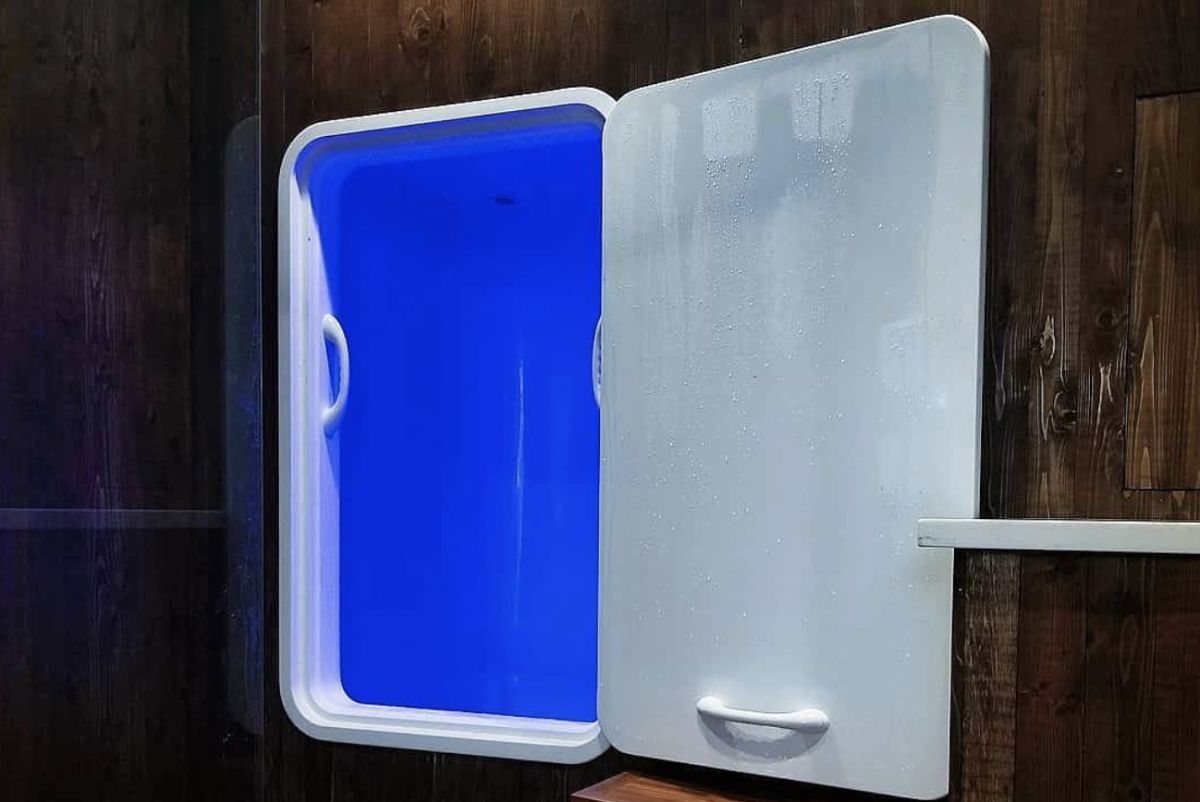 Want a More Mindful 2018? Try Floating in a Sensory Deprivation Pod ...