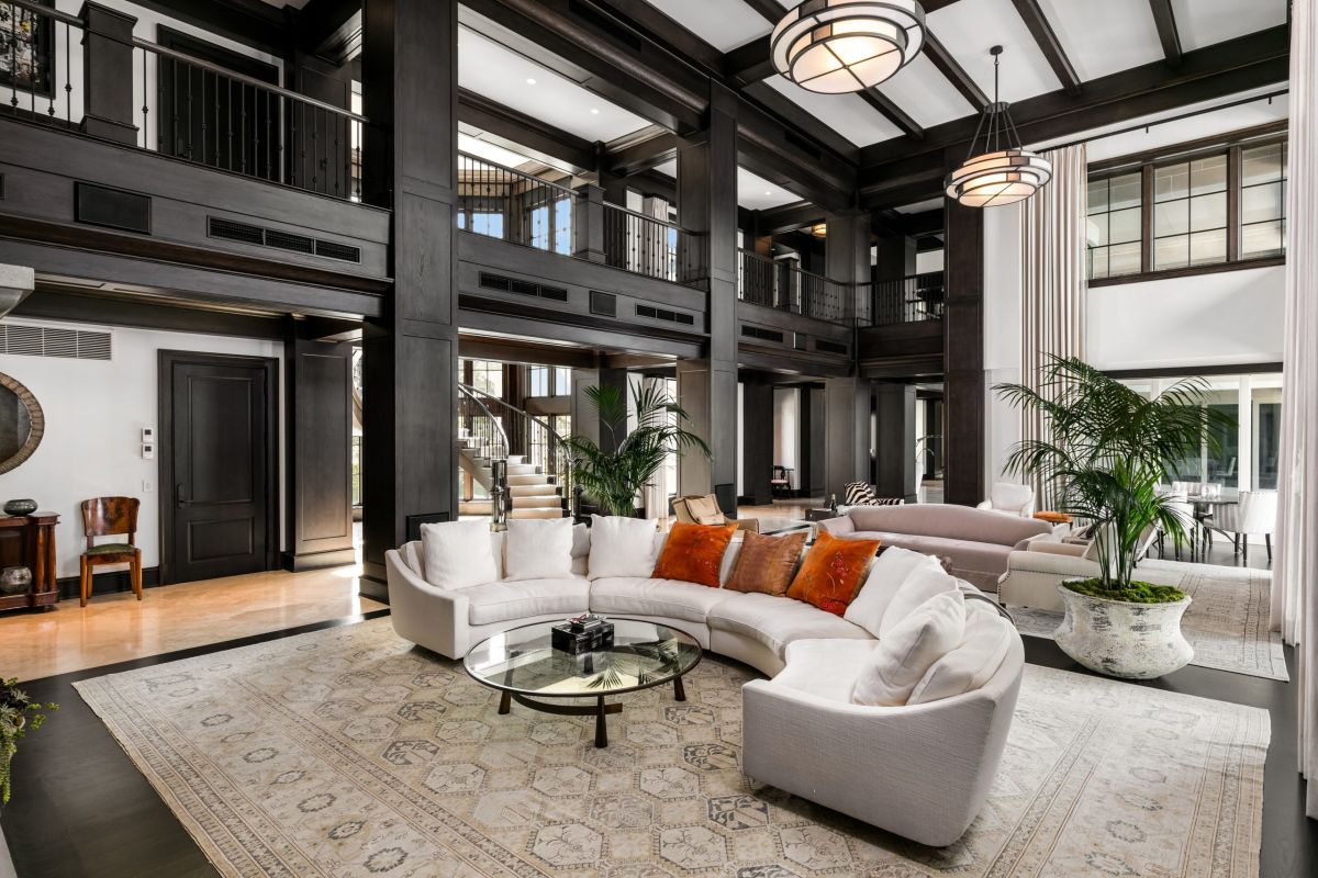 Inside Tom Bradys House