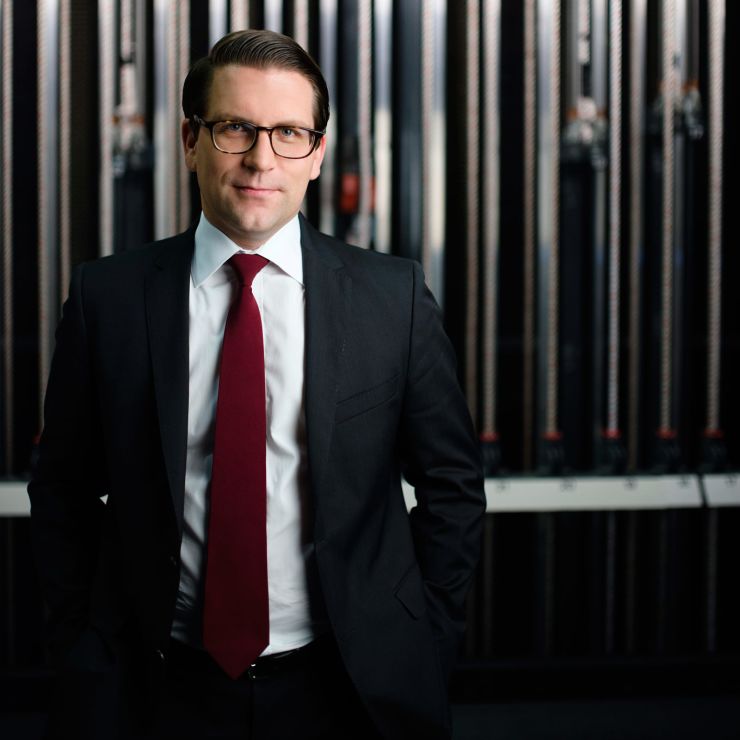 Alexander Neef: listening to music