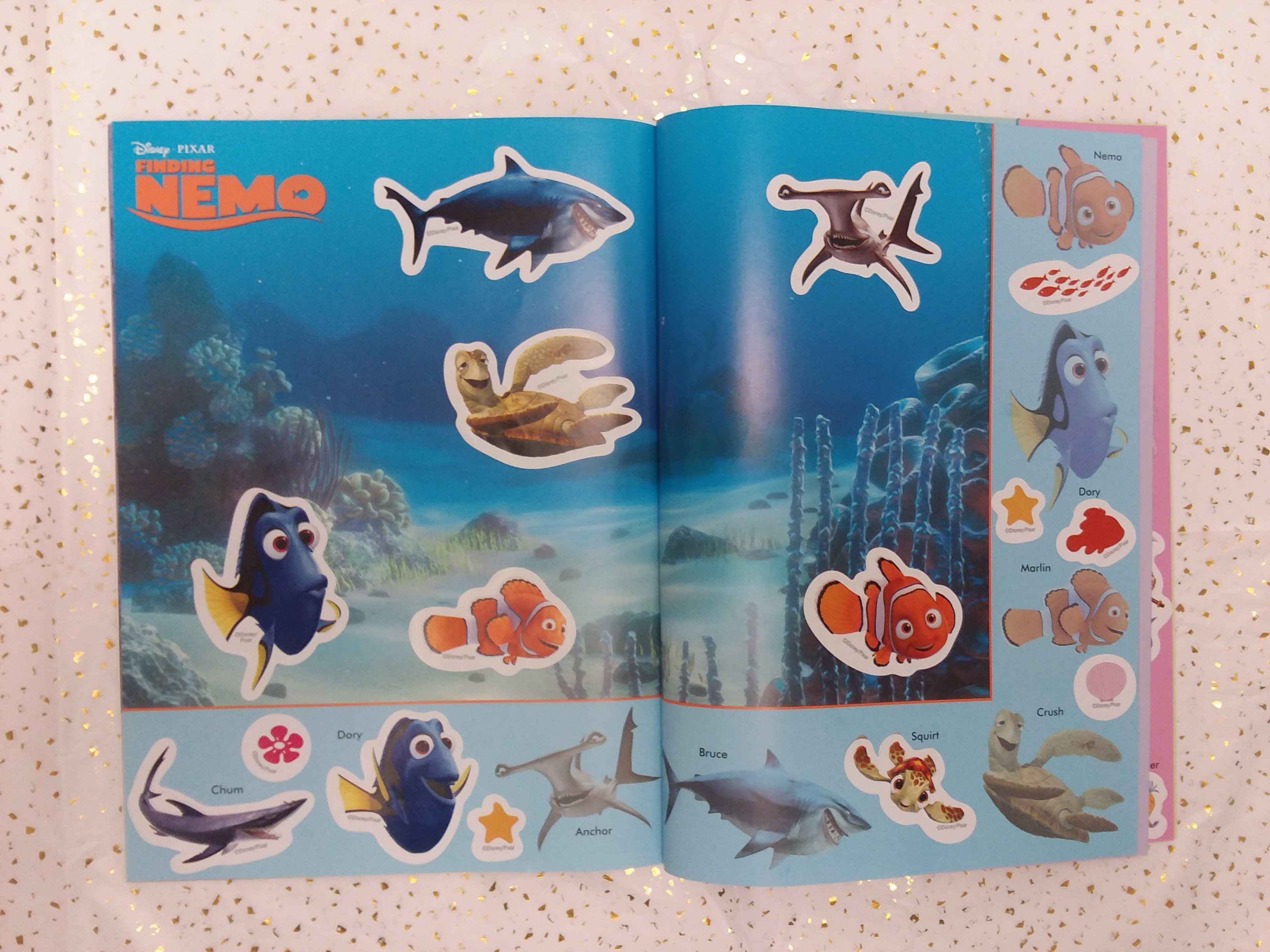 Disney Subscription Box – Books & Collectibles | Disney Premier Pack