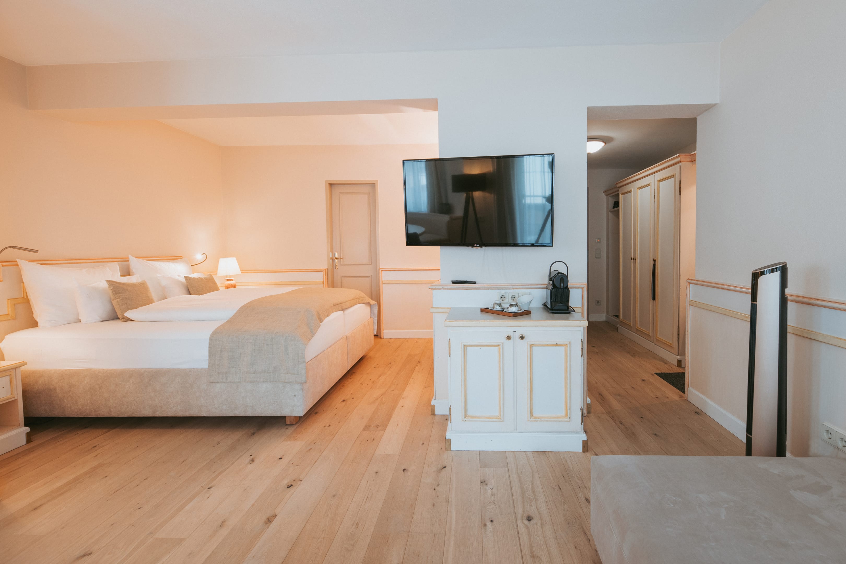 MANNI SUITE