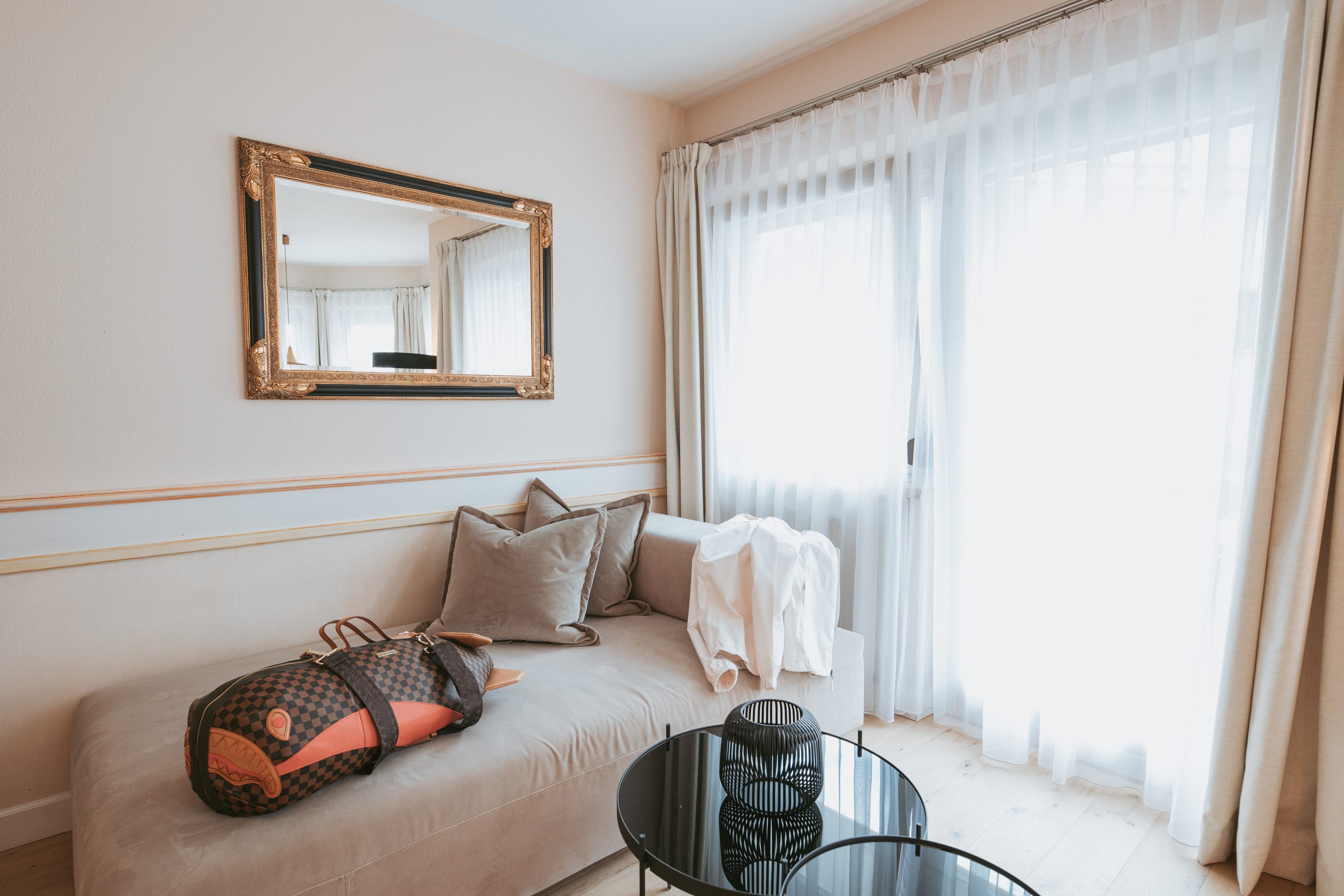 MANNI SUITE