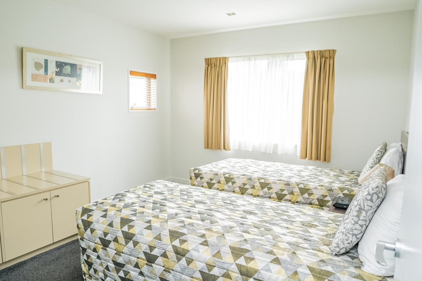 Two Bedroom Apartment - Airport Christchurch Motel