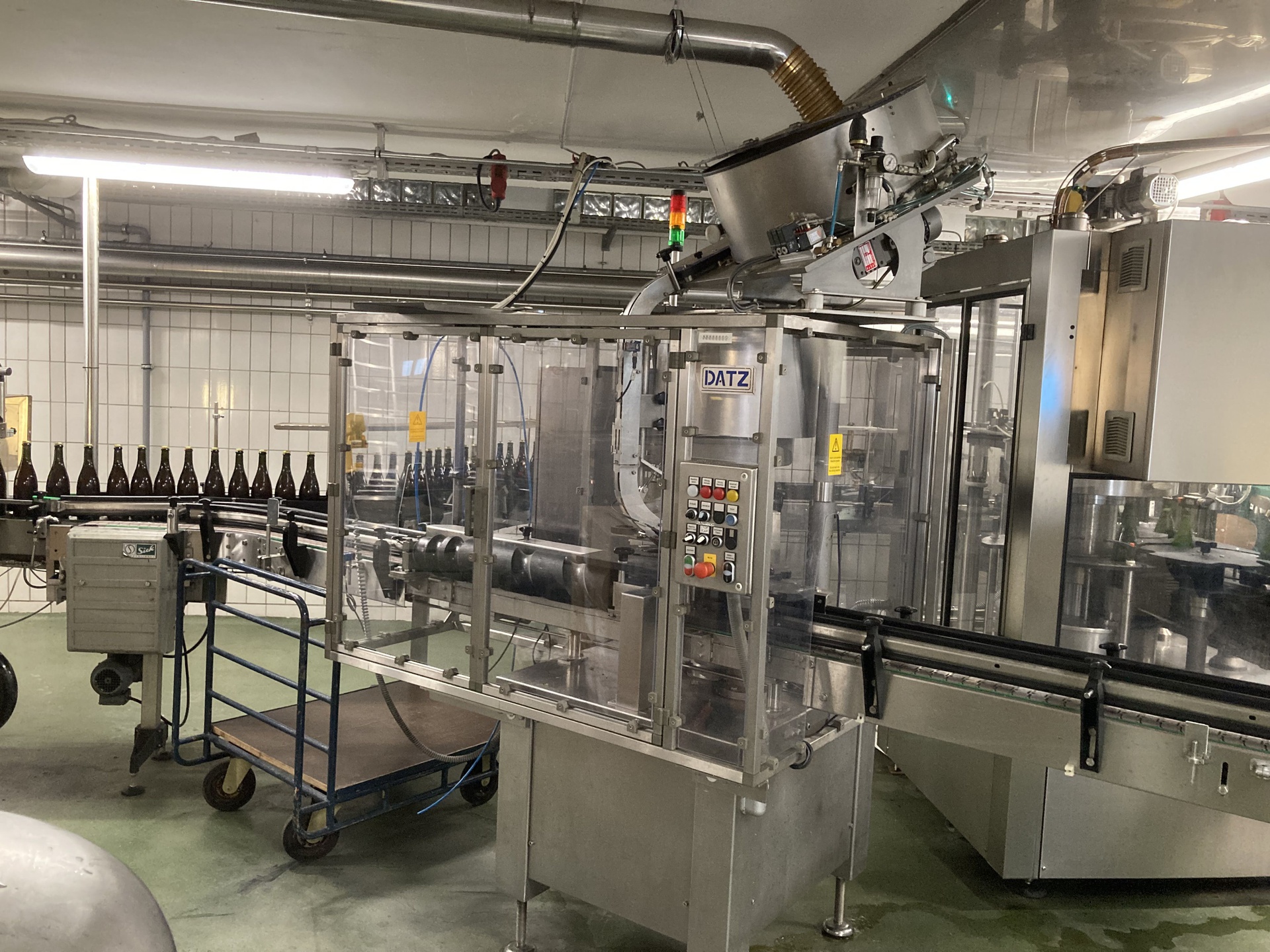 Datz Screw capper TO Cap Pusher - SEEMA machines for beverage and ...