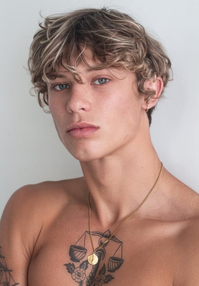 ESTHER LOMB | Select London | Select Model Management