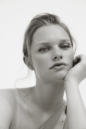 Curve | Women | Select Model Miami | Select Model Management