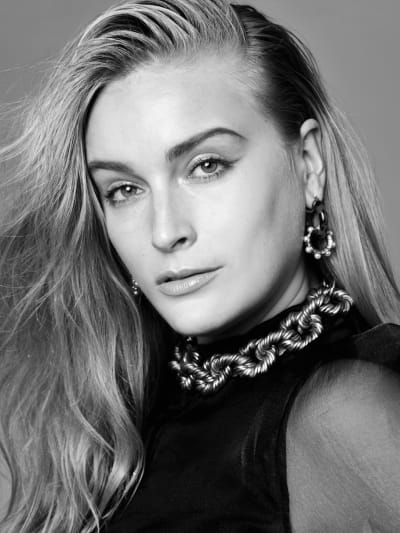 Curve | Women | Select Model Miami | Select Model Management