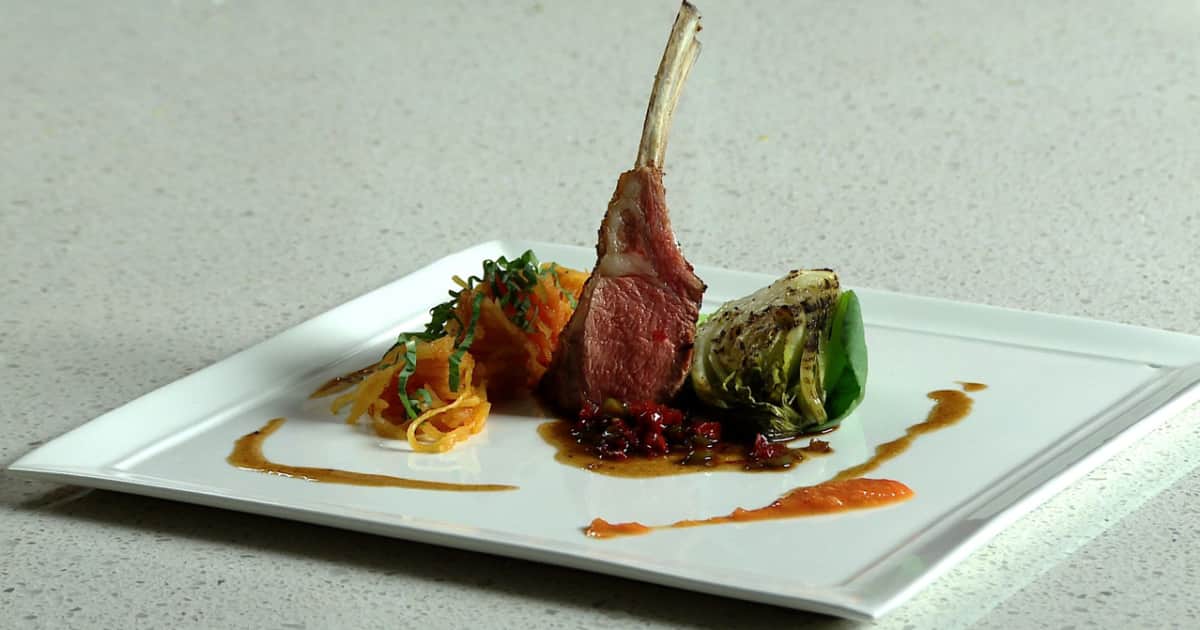 Carré d’agneau rôti au sel épicé | Zeste