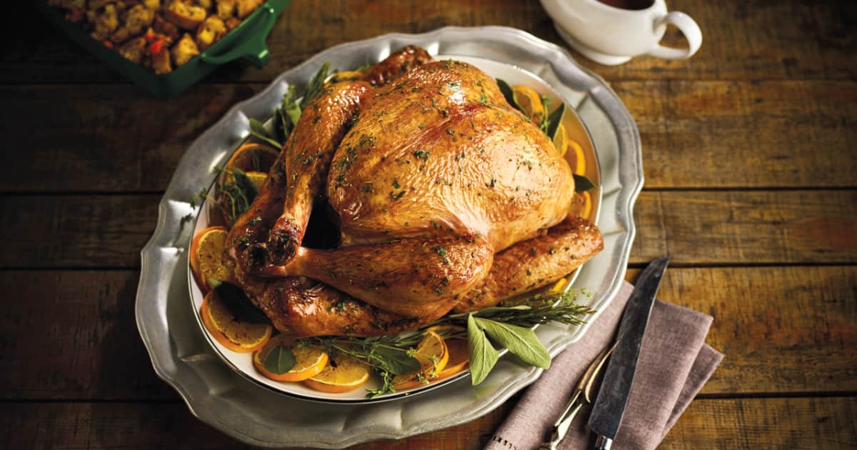 Recette de dinde rôtie aux fines herbes et aux agrumes | Zeste