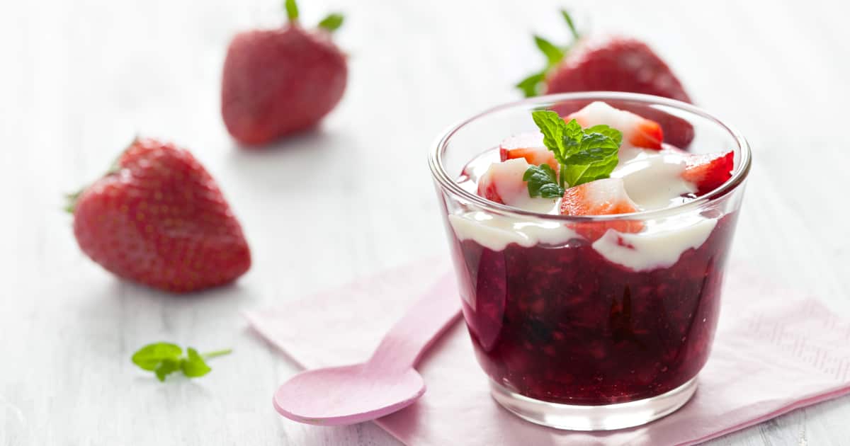 Recette de verrine fraises-rhubarbe | Zeste
