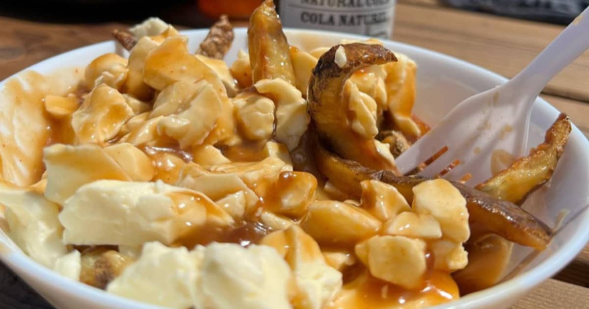 Voici où manger LA meilleure poutine, selon TikTok | Zeste