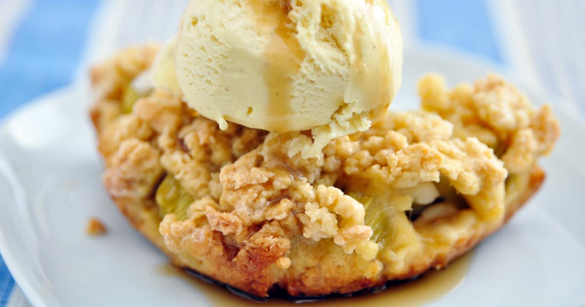 Crumble aux pommes et à la rhubarbe - Glouton