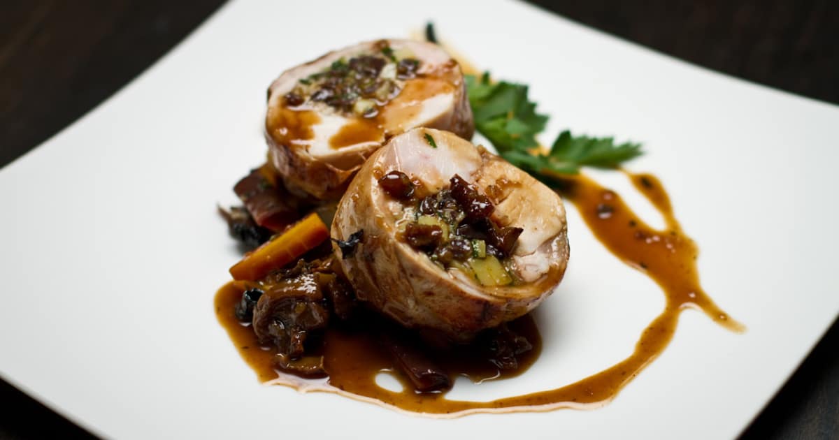 Râble de lapin farci aux échalotes et aux gésiers - Glouton