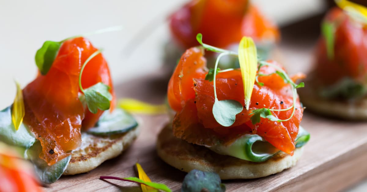 Recette: Gravlax de truite saumonée au cidre de pomme | Glouton Recette: Gravlax de truite saumonée au cidre de pomme | Glouton