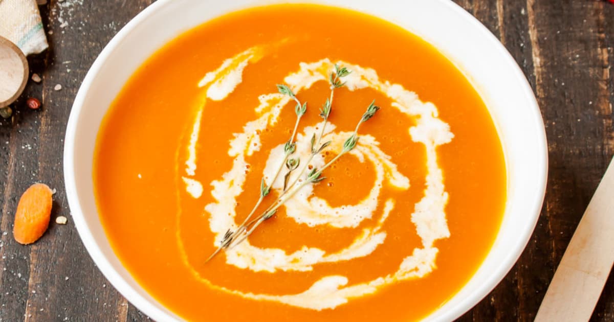 Recette: Potage aux carottes, pommes et gingembre | Glouton