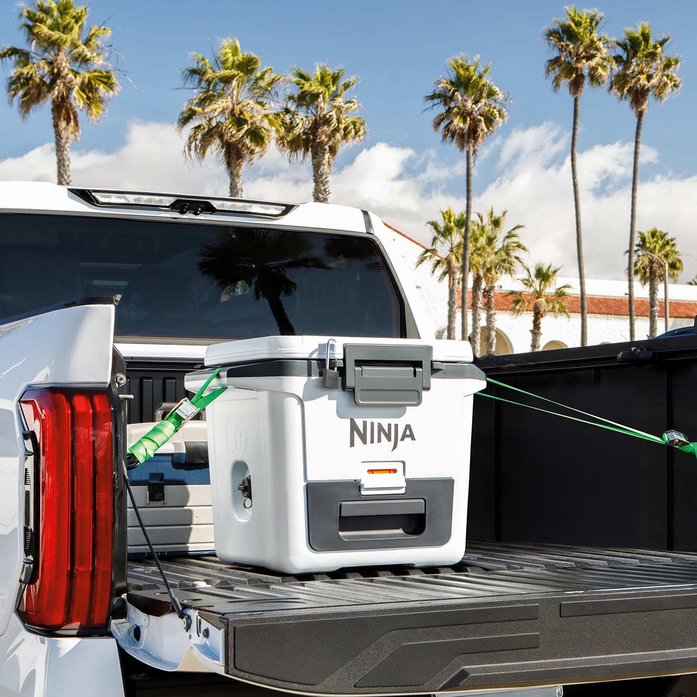 Ninja FrostVault 28L Small Cooler with Lockable Lid – White