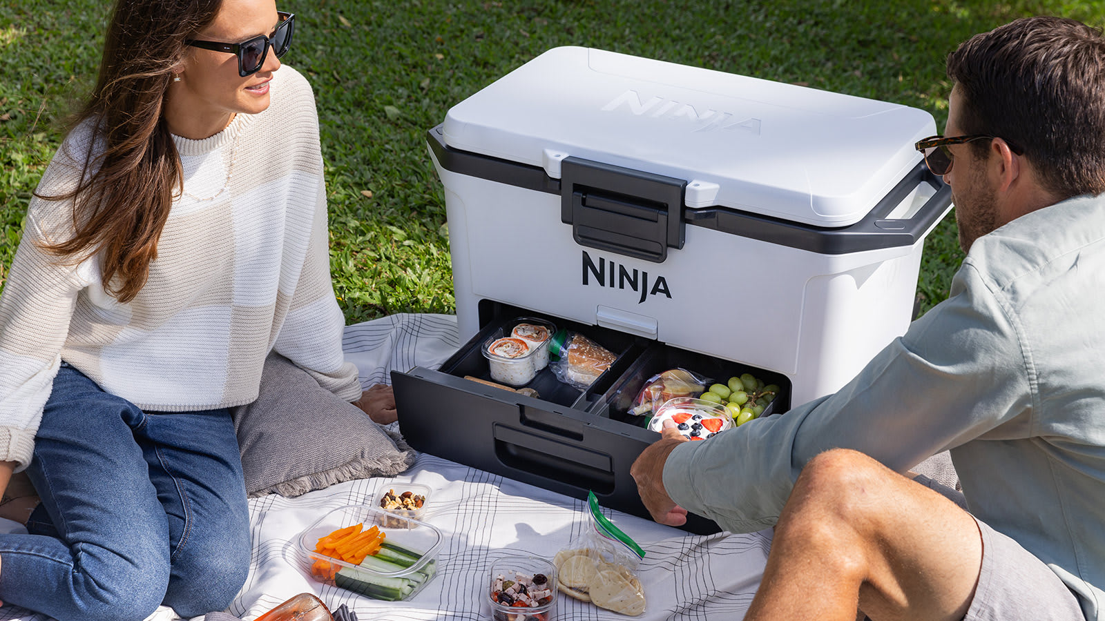 Ninja FrostVault 47-litre Hard Cooler with Lockable Lid – White