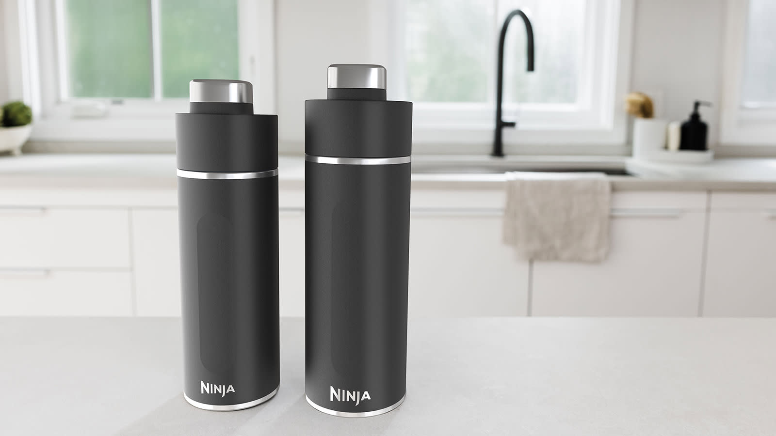 Ninja Thirsti Black Travel Bottle 530ml | Insulated Fizzy Water Bottle