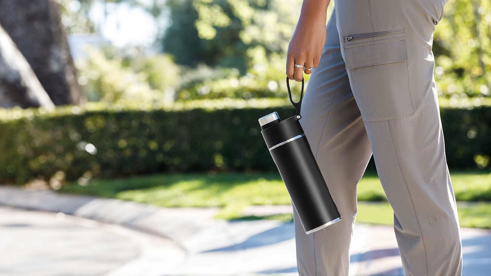 Ninja Thirsti Large Insulated Reusable Water Bottle for Travel (Black)