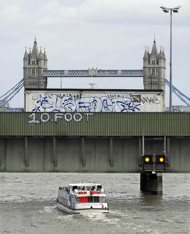 10Foot Takes Over The Big Issue | Shelflife