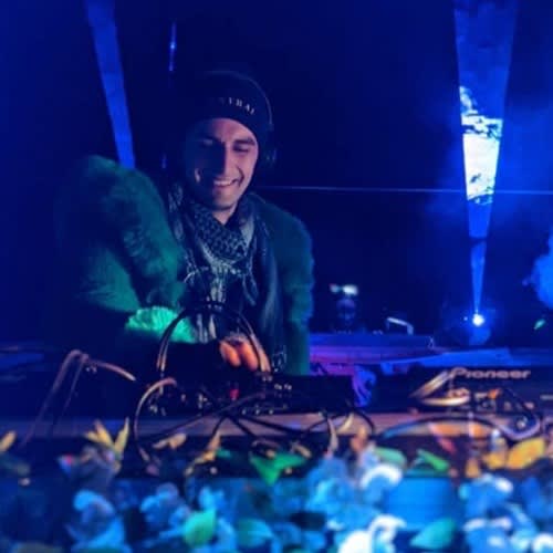 Roberto León · Tour dates, music & more