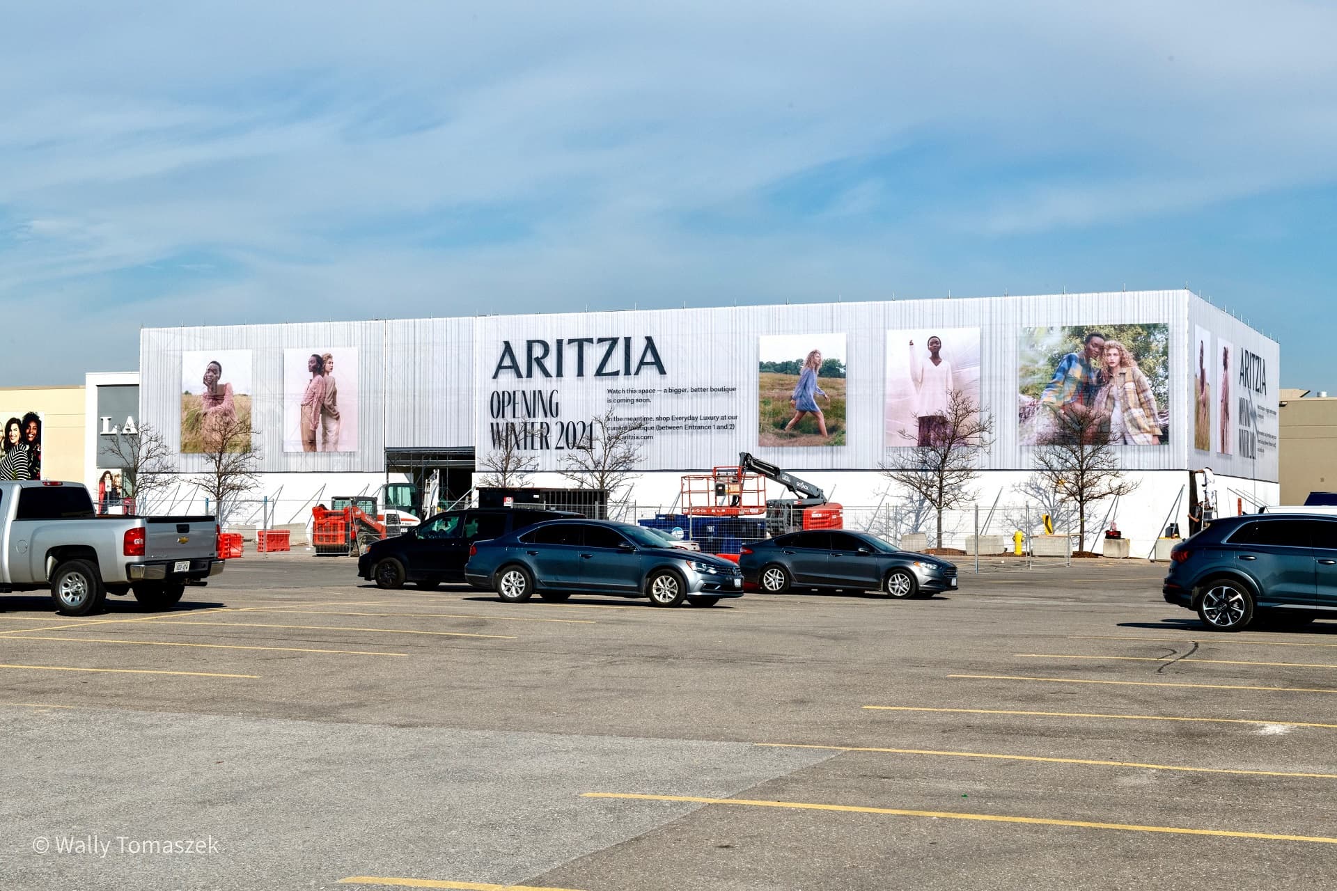 Aritzia Vaughan Trusts Signarama Toronto For Their New 300ft Long Sign