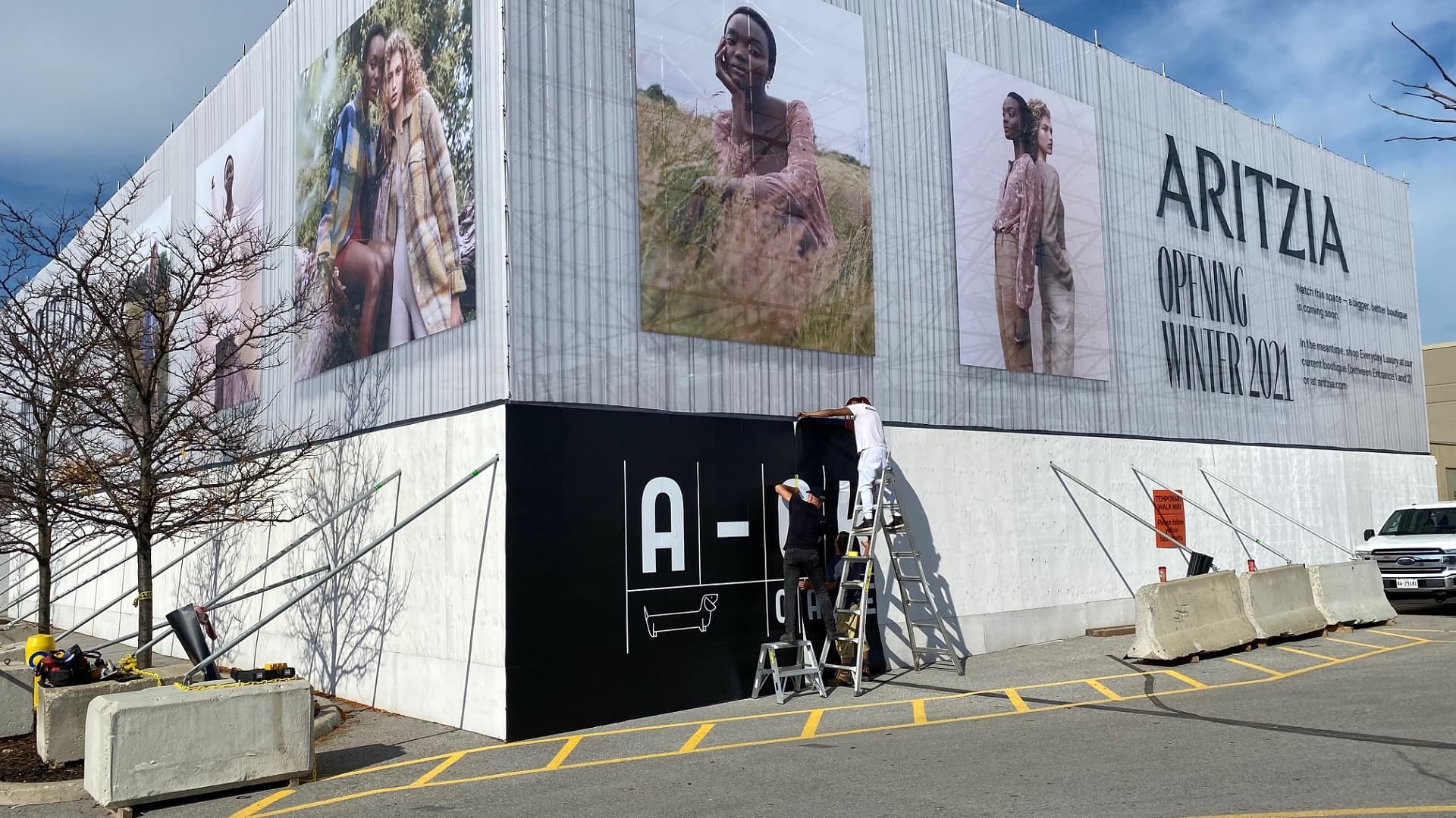 Aritzia Vaughan Trusts Signarama Toronto For Their New 300ft Long Sign