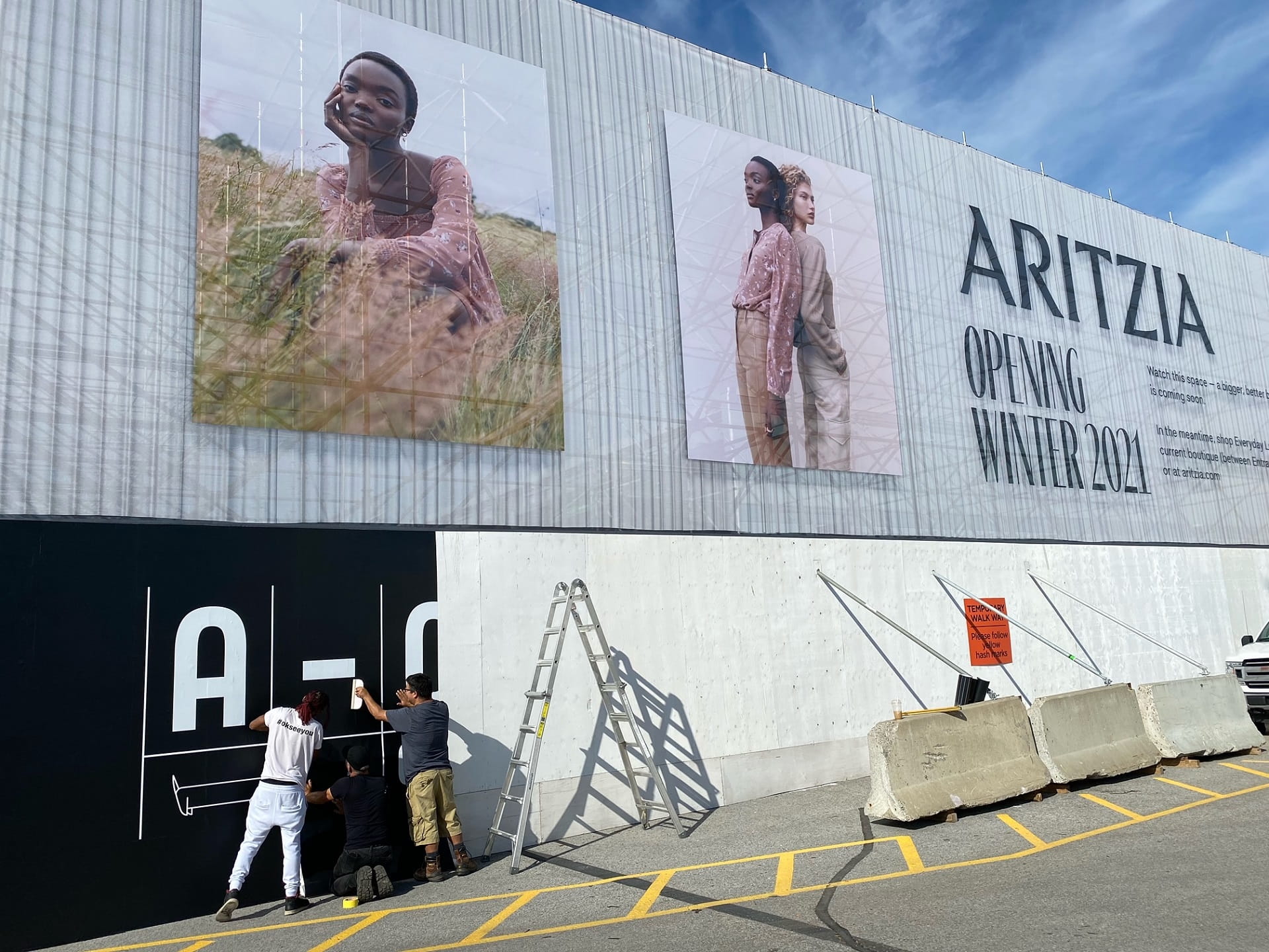 Aritzia Vaughan Trusts Signarama Toronto For Their New 300ft Long Sign