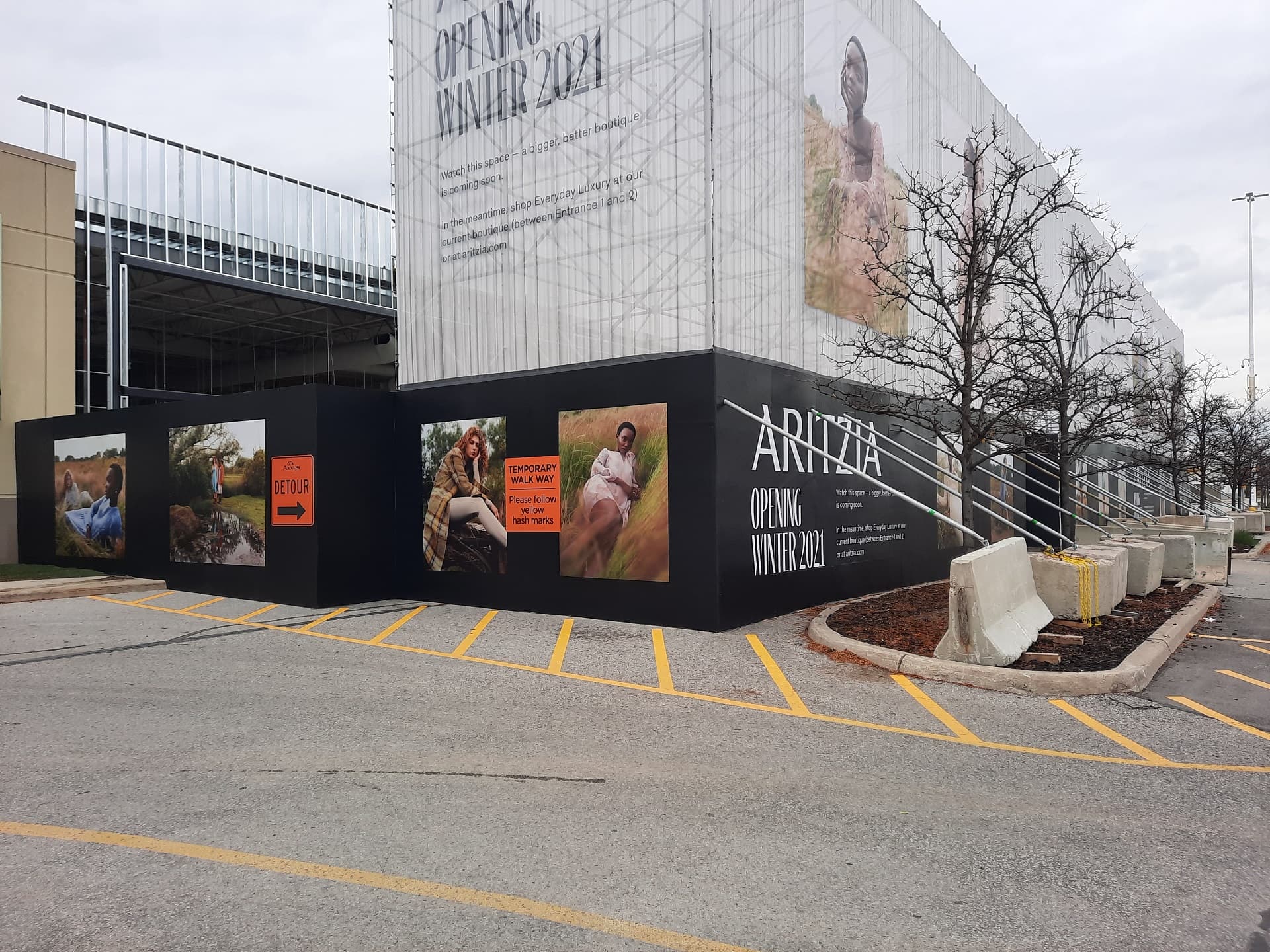 Aritzia Vaughan Trusts Signarama Toronto For Their New 300ft Long Sign